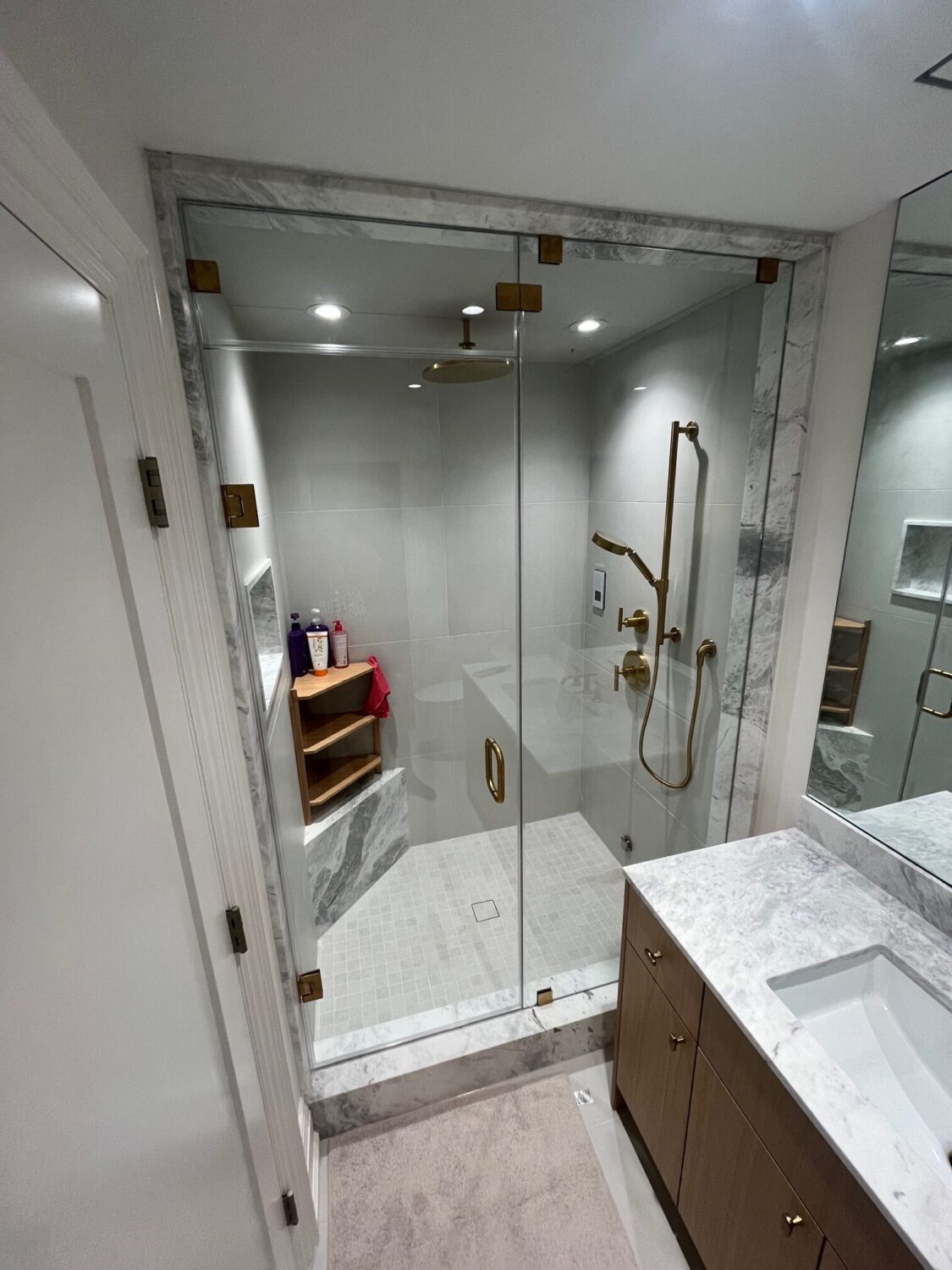 Transparent Railings Company Toronto - Meteor Glass